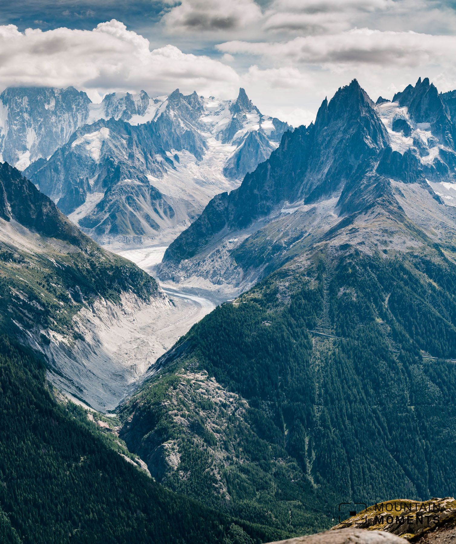 Chamonix Hikers’ Vivid Viewpoint Lac Blanc / Lacs de Chéserys! South ...